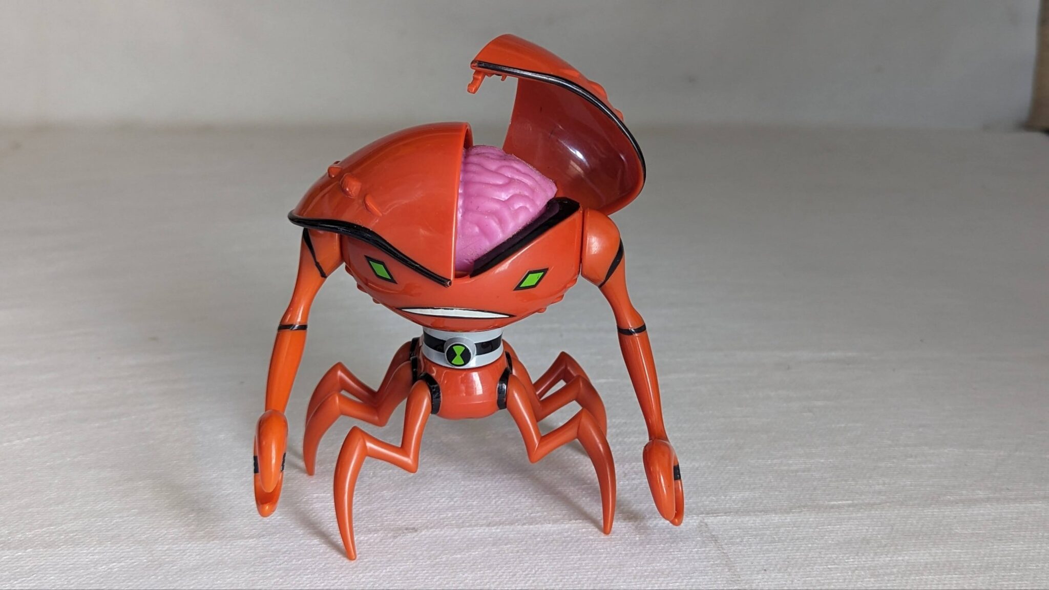 FIGURA BEN 10 ARTRÓPODE BRAIN STORM 13cm 135 GRAMAS – USADO (UK) PREÇO ...
